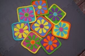 The Retro Daisy Square Crochet Pattern - My Crafts Inspirations